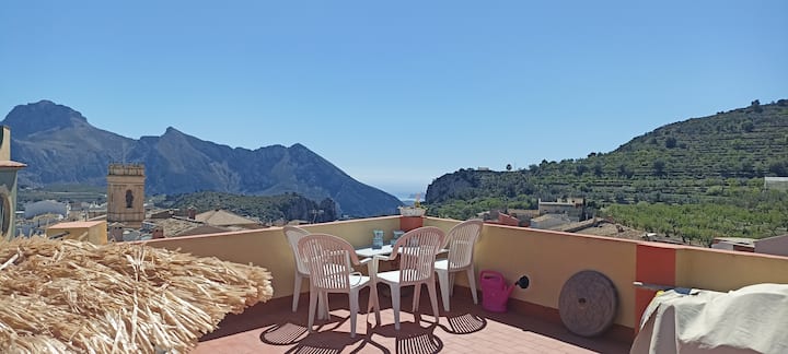 Casa Paz Y Amor. - Guadalest