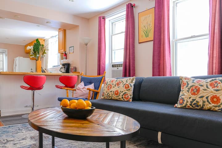 Beautiful 1 Bedroom In The Heart Of Chestnut Hill - Chestnut Hill, PA