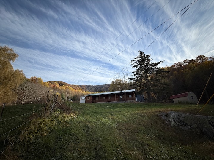 Charming 100-year-old Forest Cabin - Roan Mountain State Park, Roan Mountain