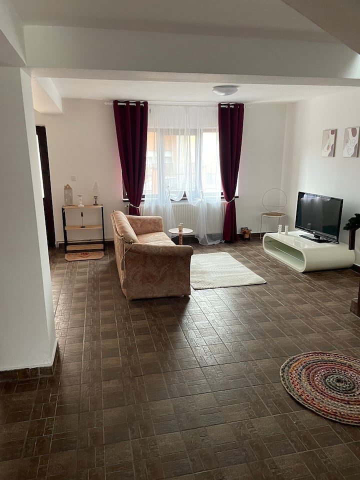 Casă Cameră De Zi șI 4 Dormitoare - Craiova