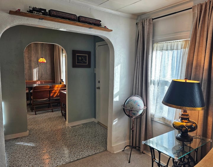 Rail-side Cottage • Walk To Train • 7 Min To Lake - Michigan City, IN
