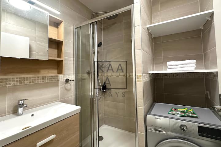 [L1b] Comfy Apt | Private Parking | 20min Disney - Bussy-Saint-Georges