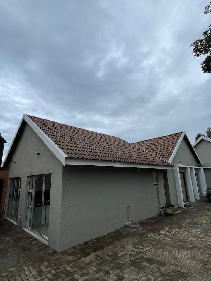 2 Pentago Ensuite Units - Bloemfontein