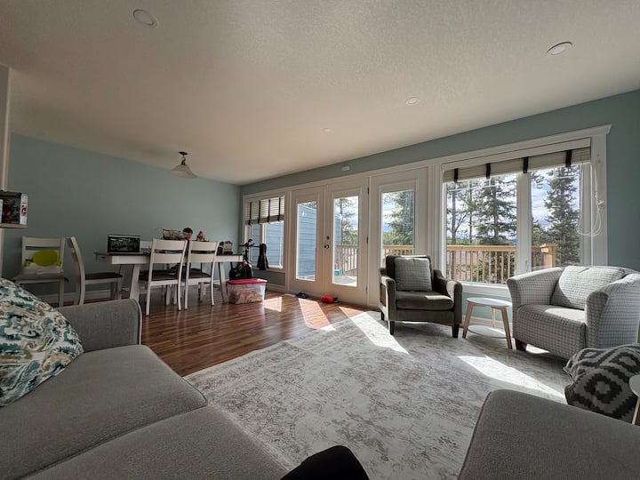 The Bear Nook - Whitehorse