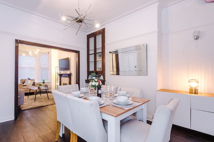 Oldtrafford - Sleeps 6 - Free Parking - Free Wifi - Altrincham