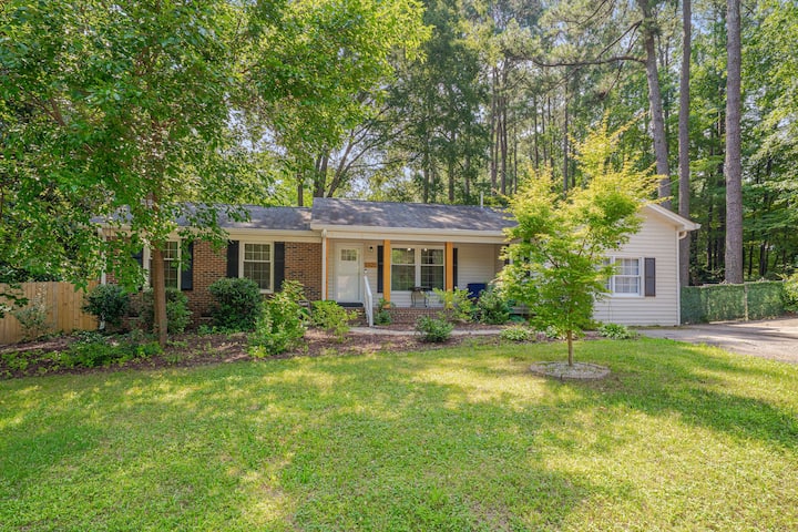 Relaxing Retreat Near North Hills & Downtown - Raleigh, NC