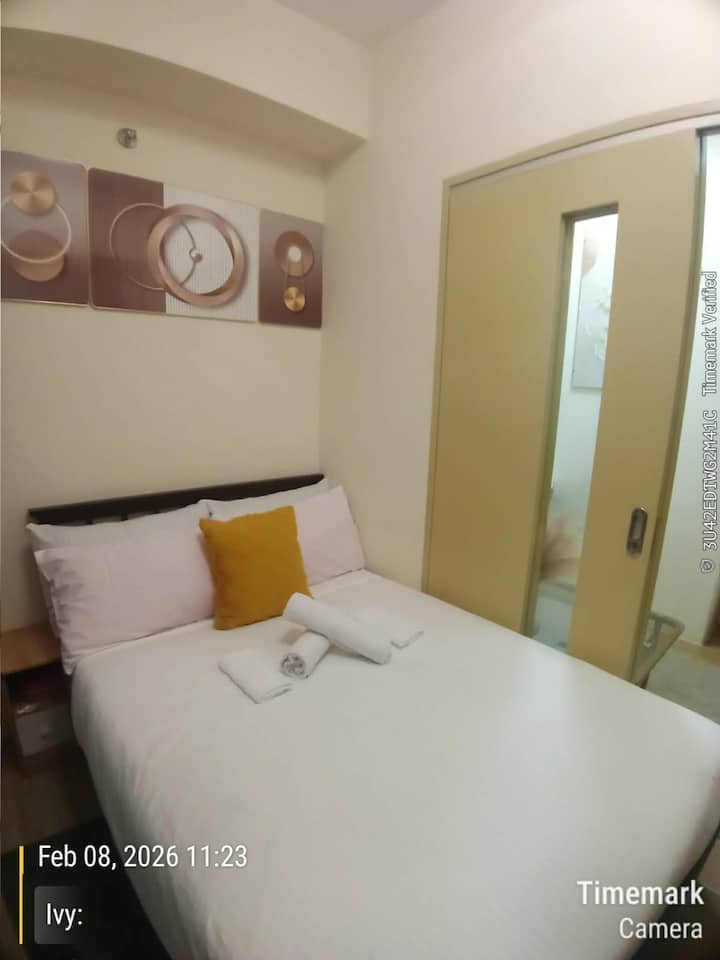 Laureano Di Trevi In Makati With Wi-fi & Netflix - Makati