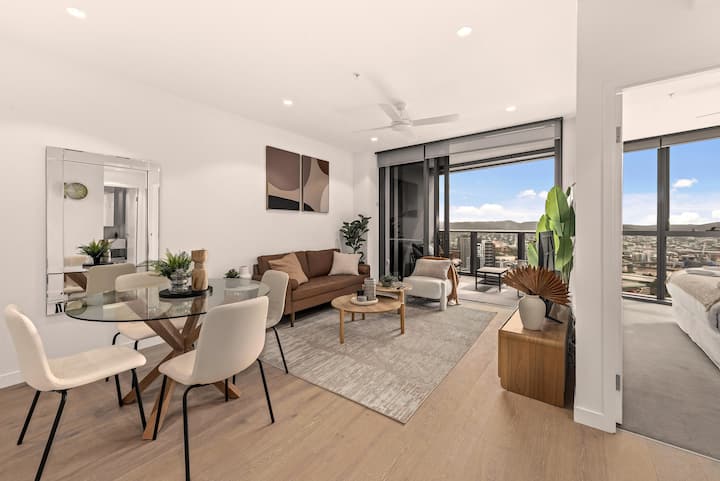 Queen’s Wharf | City Lights Escape + Pool+ Parking - Brisbane