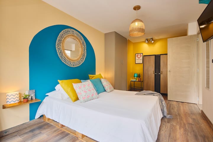 Elegant 2 Bedroom Escape With Jacuzzi & City Vibes - Medellín