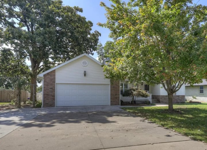 Sunny Plaza - Joplin, MO