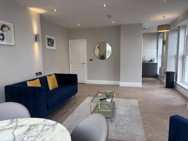 The Albemarle - 1 Bedroom Luxury Apartment - Scarborough