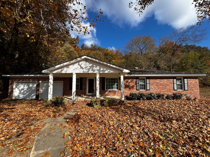 3 Bedroom Home In Great Location - Jackson, TN