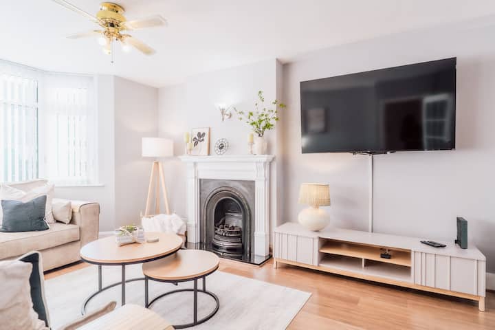 Free Parking | Quick Access To M6 & City Centre - Coventry