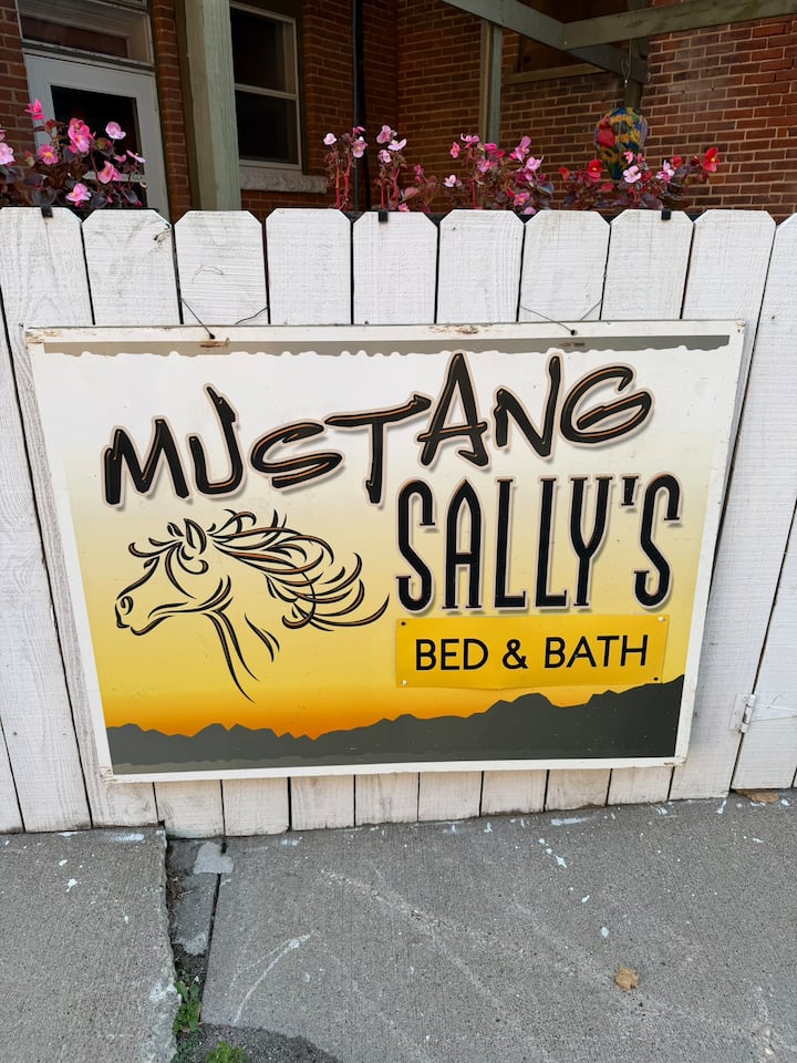 Historic Charm In The Heart Of Mcgregor, Iowa - Prairie du Chien, WI