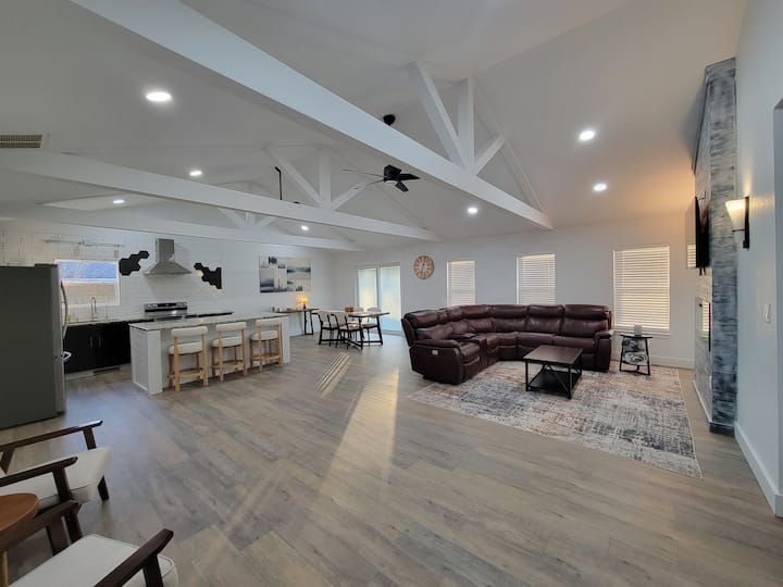 Elegant Home - Bass Pro - Nathaniel Greene Park - Springfield, MO