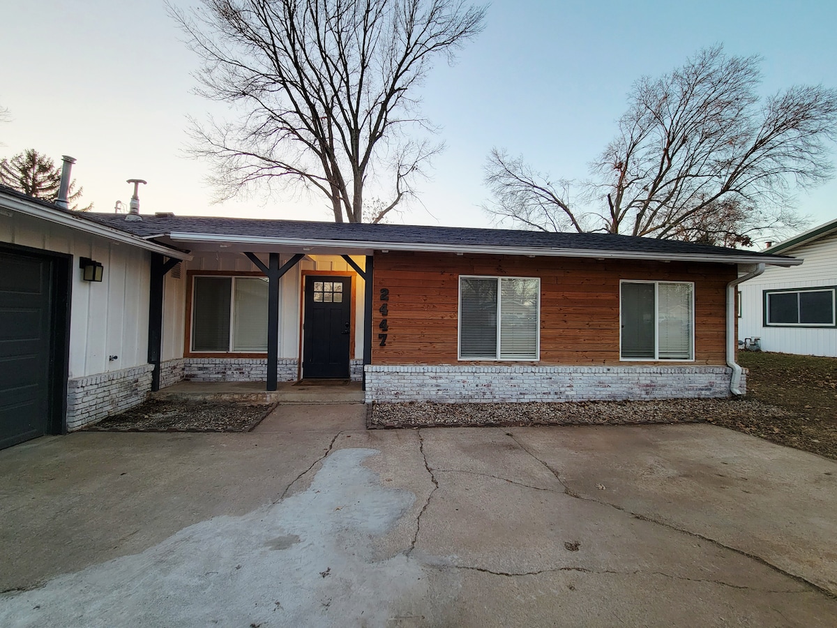 Elegant Home - Bass Pro - Nathaniel Greene Park - Houses for Rent in ...