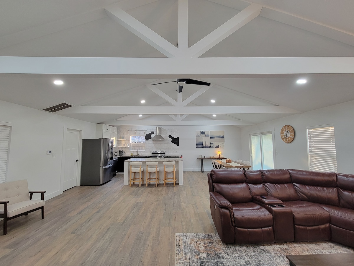 Elegant Home - Bass Pro - Nathaniel Greene Park - Houses for Rent in ...