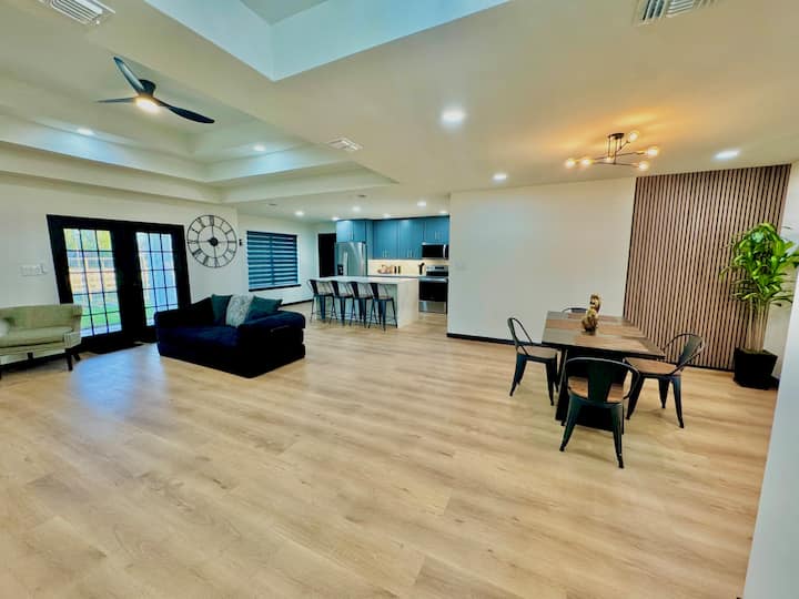 Nature Side Comfort Dreams 3b/2.5b Sleeps 8. - Brownsville, TX