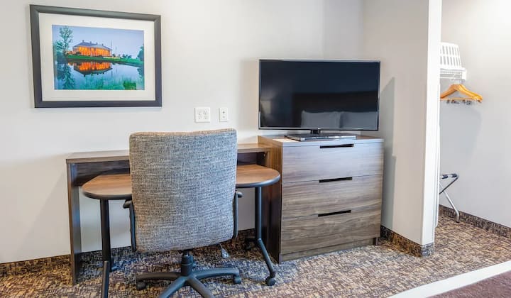 Kitchenette Room Near Interstate I-29 Route - Saint Joseph, MO