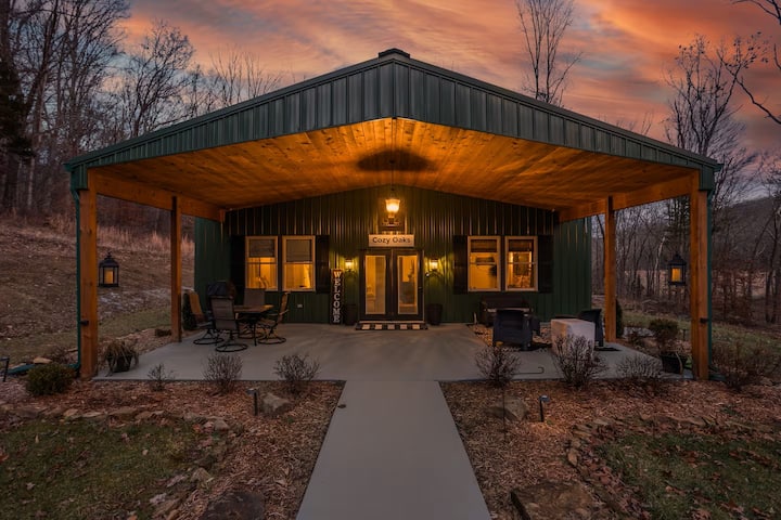 Cozy Oaks-dog-friendly Barndo Retreat - Brown County, IN