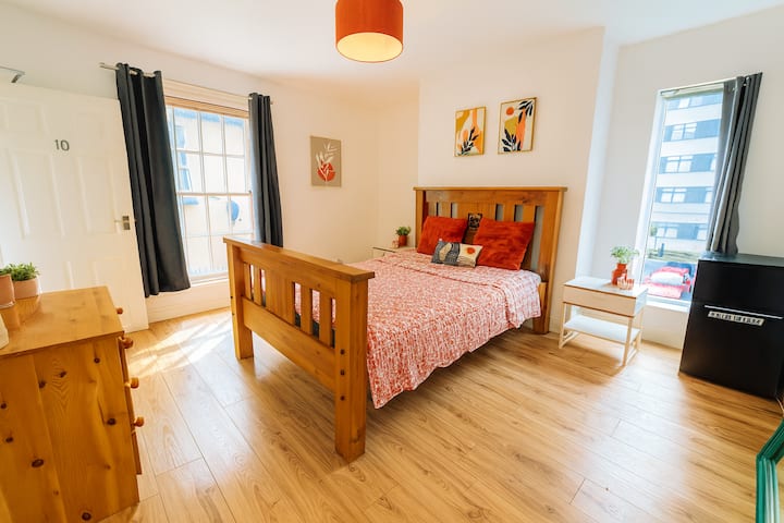 Double En-suite Room In The Centre Of Aylesbury - Aylesbury
