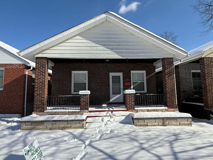 Cozy 2br Maplewood Retreat - St. Louis, MO