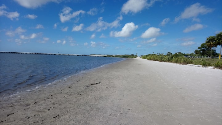 Newly Remodeled And Furnished Apartment - Clearwater, FL