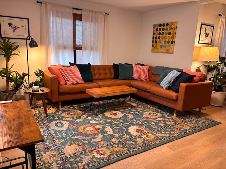 Cozy Comfort In Charming Downtown Hillsboro - Hillsboro, OR