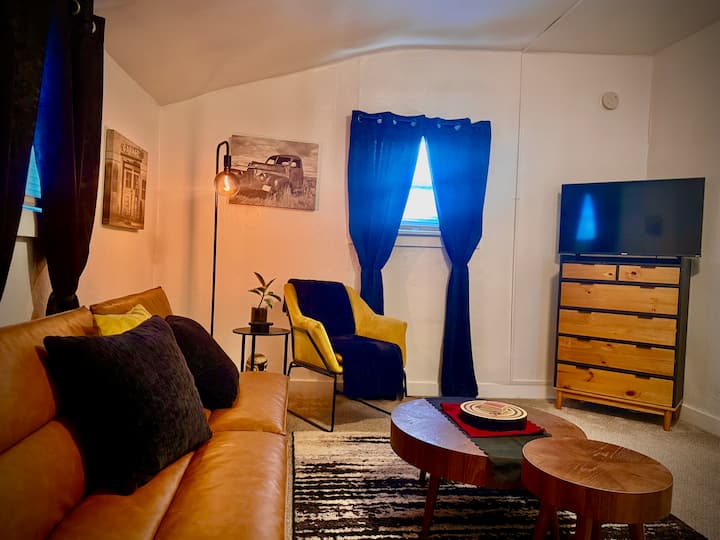 1910 Cozy Holiday Cottage - Elko, NV