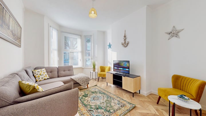 Spacious 4 Bed Victorian House Near Town Centre - Folkestone