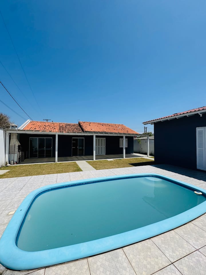 Casa Com Piscina, Prox. A Praia, Até 14 Pessoas. - Tramandaí