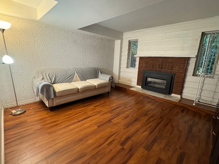 Entire Unit For 4 Guests - Mount Seymour