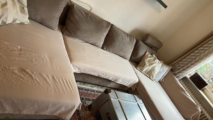 Helle Wohnung Mit Zwei Balkonen! - Munich