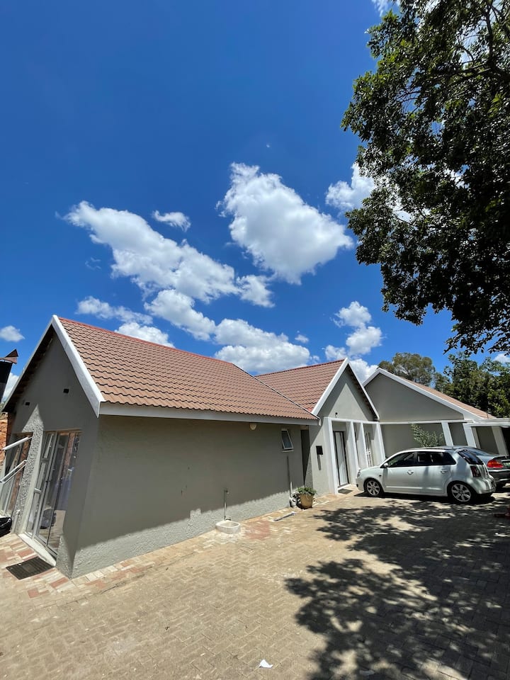 4 Pentago Ensuite Units - Bloemfontein