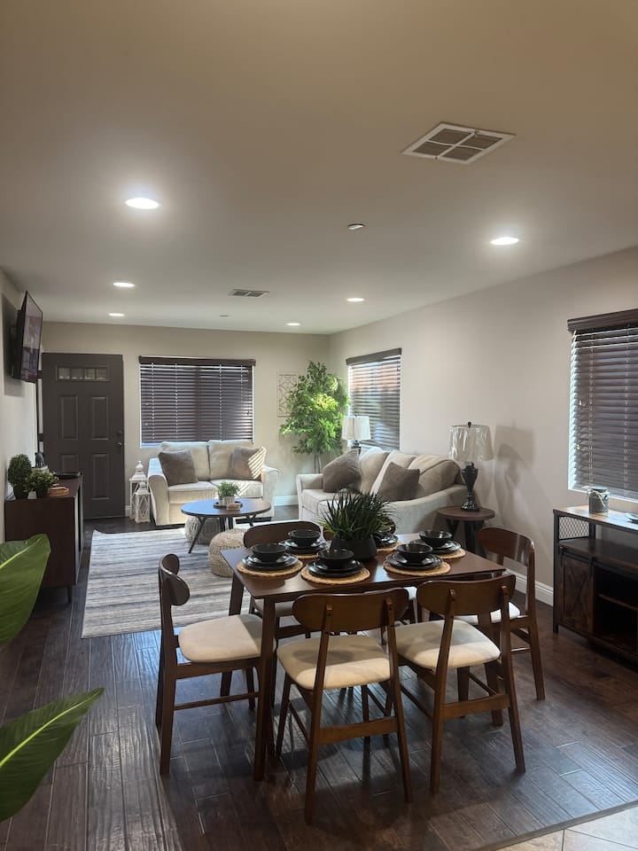 Modern 3br Retreat • 5 Beds • Walk To Sofi/lax - Manhattan Beach, CA