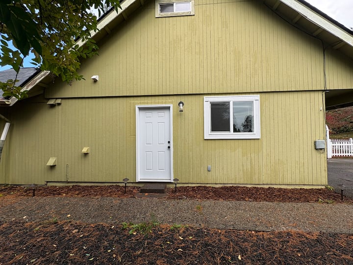 Cozy, Private Apartment - Bremerton, WA