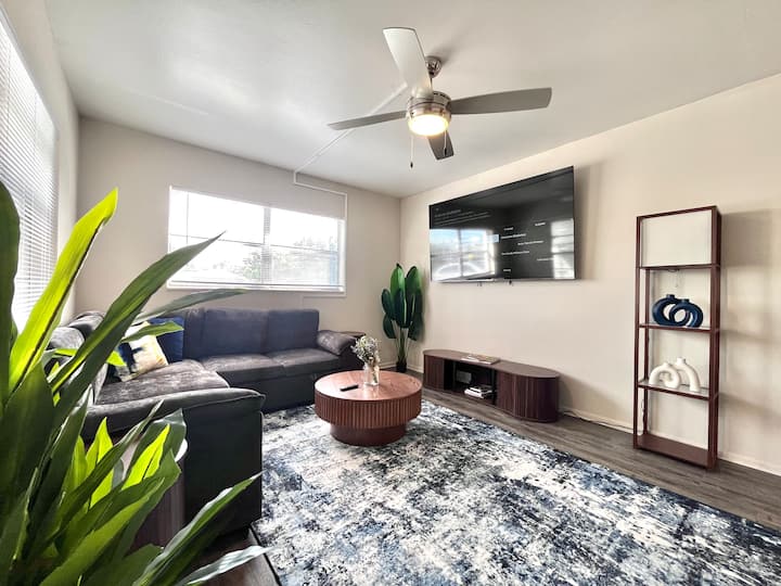 Your Serene 1br Escape | Quiet, Clean & Comfy - Tampa, FL