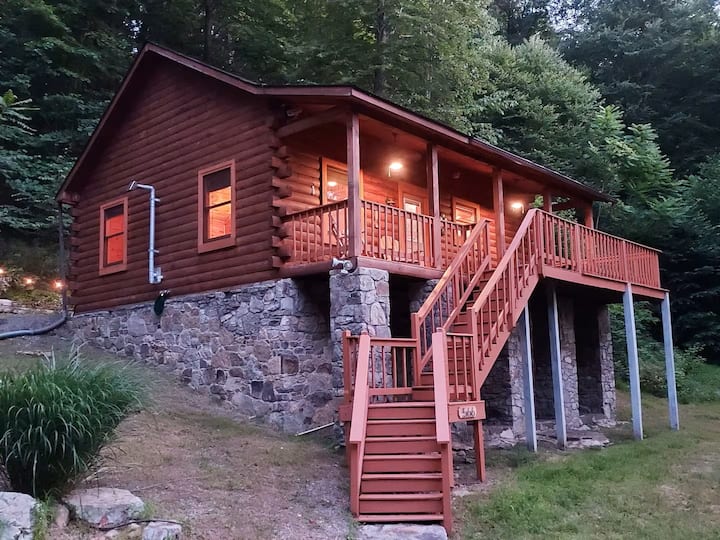 Secluded River Access Cabin-hot Tub/loft/wifi - Berkeley Springs, WV