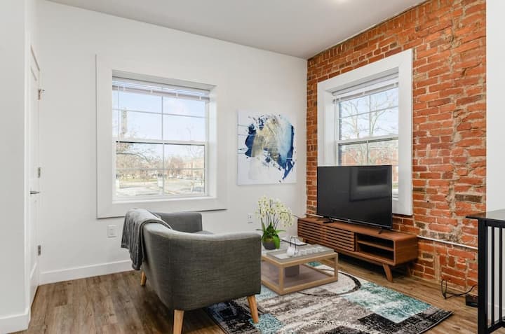 Stylish Home Base In Columbus! - Columbus, OH