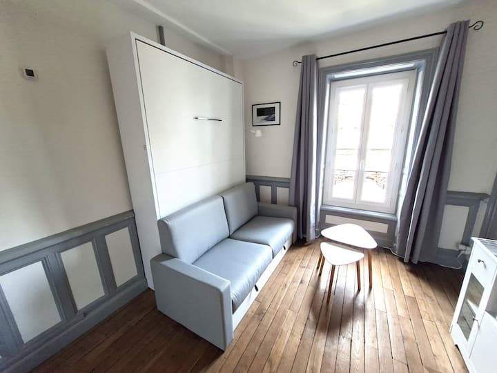 Moderne Dans Monument Historique Au Mont-dore - Chastreix