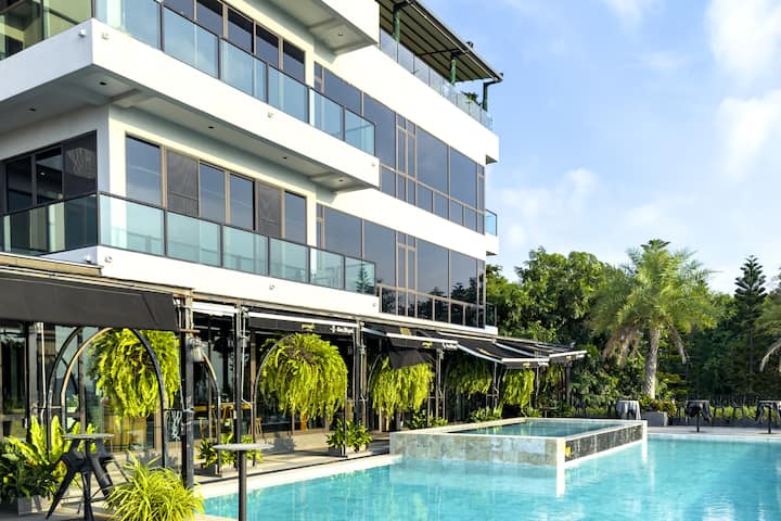 Premium 6-br Luxury Suite • Hilltop Club Villas - Pattaya City