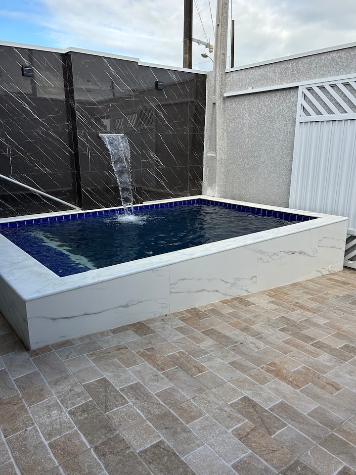 Casa Em Peruíbe, 2 Quartos, Piscina, Churrasqueira - Peruíbe