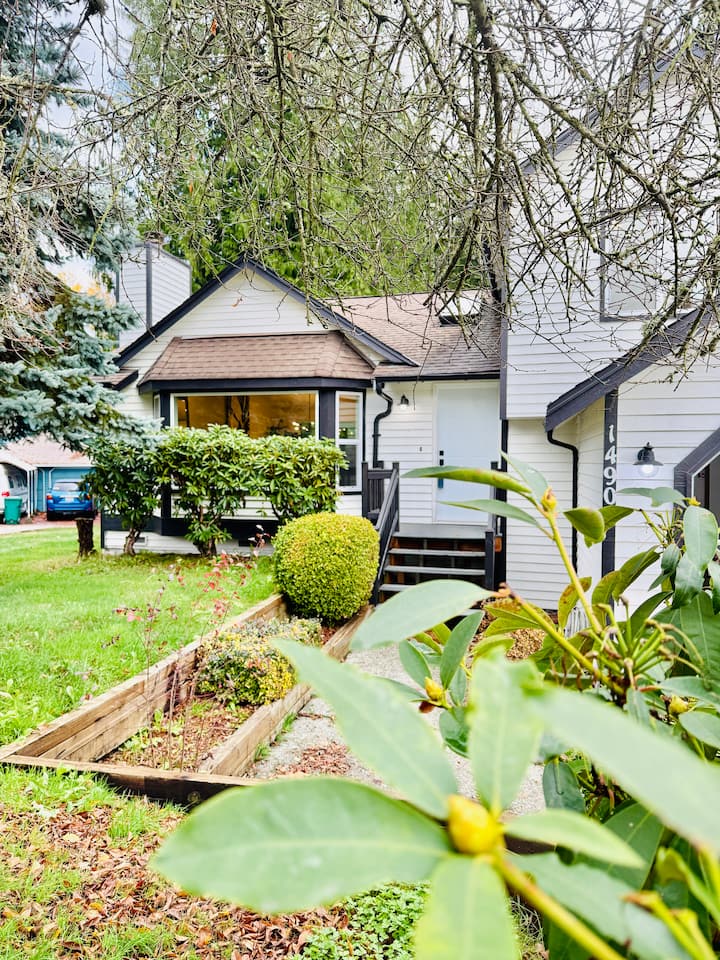 Serene 4br Modern Luxury Home W/ Designer Touches - Lynnwood, WA