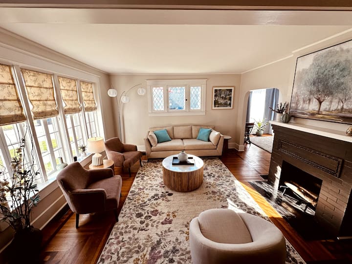 Charming English Cottage Near Downtown Titusville - Titusville, PA