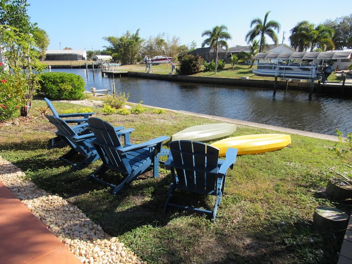 Tropical Retreat! Hot Tub, Pool, Kayak, Pool Table - Port Charlotte, FL