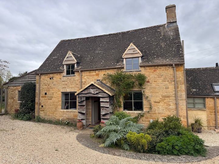 Period Cotswold Cottage Near Cotswold Way - Broadway