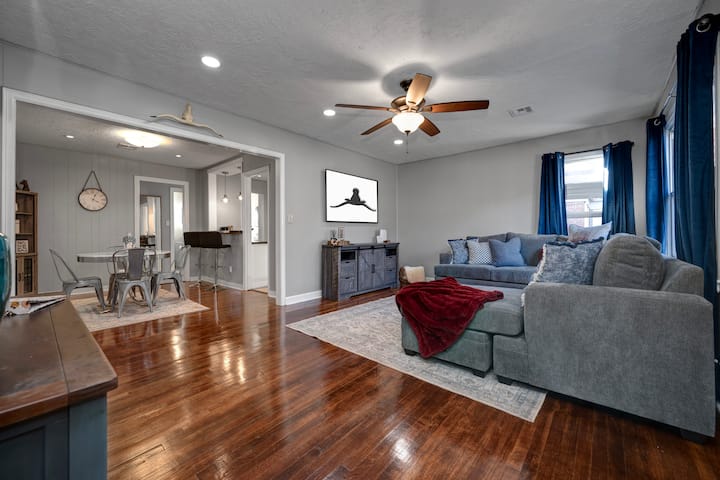 Horns Down Hideaway-4br2ba Home Close To Ou Campus - Norman, OK