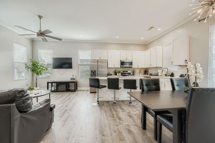 Majestic Atlanta Getaway | Stylish 4 Bedroom - Atlanta, GA