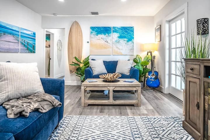 Sunny Homes: Surfside Charm Retreat - 7 Mins To Dt - West Palm Beach, FL