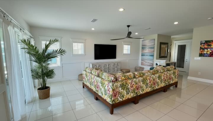 Ocean Dream House - 4bd Beachfront Luxe - O‘ahu, HI